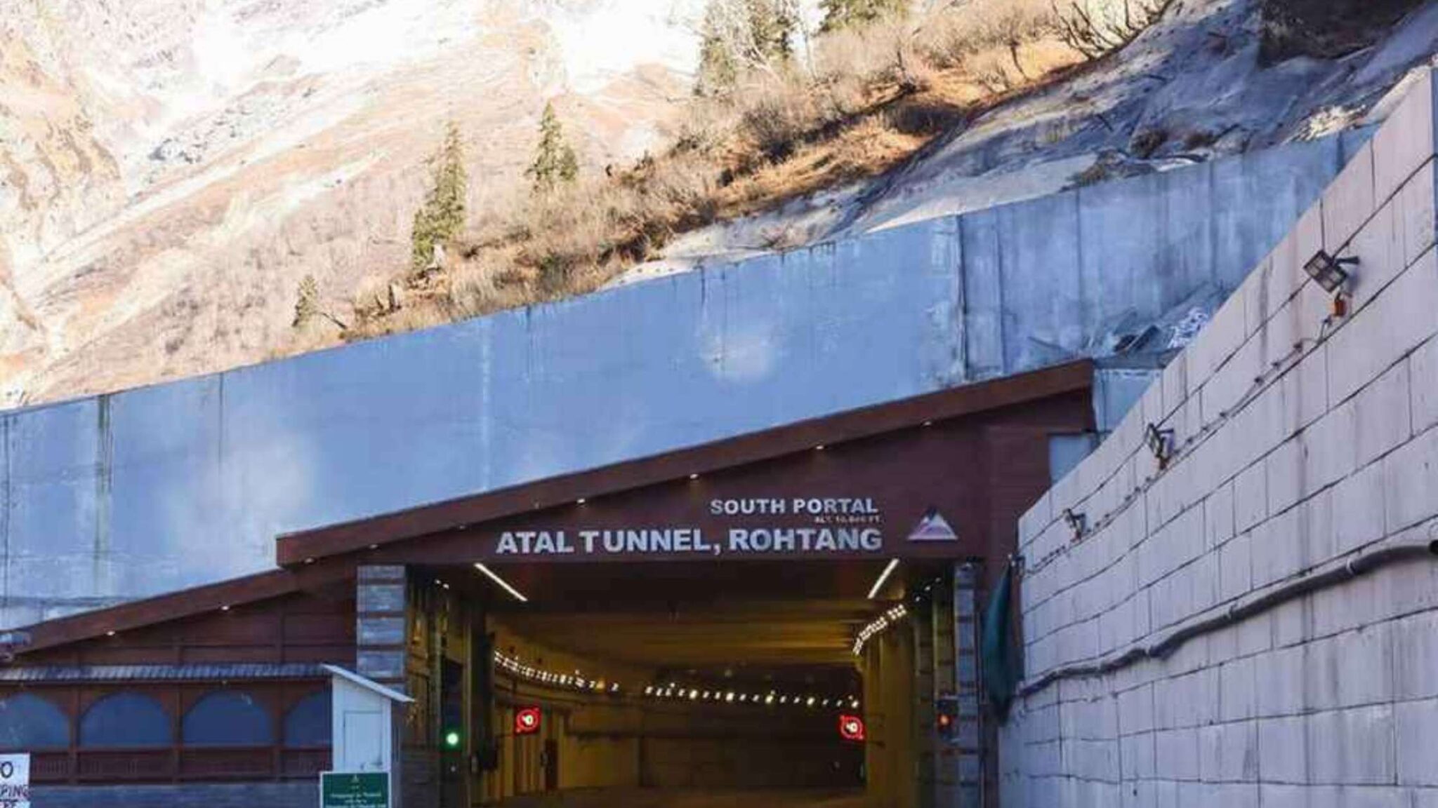 Rohtang Pass or Atal Tunnel: Which One Should You Visit in 2025?