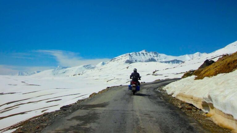 Baralacha Pass Travel Guide 2025 – Best Time, Snow Views & How to Reach