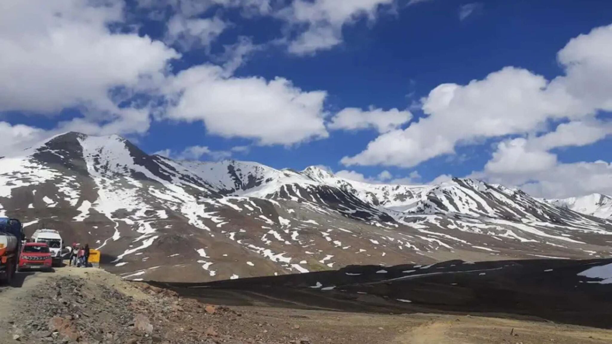 Baralacha Pass Travel Guide 2025 – Best Time, Snow Views & How to Reach