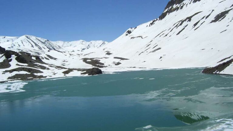 Baralacha Pass Travel Guide 2025 – Best Time, Snow Views & How to Reach